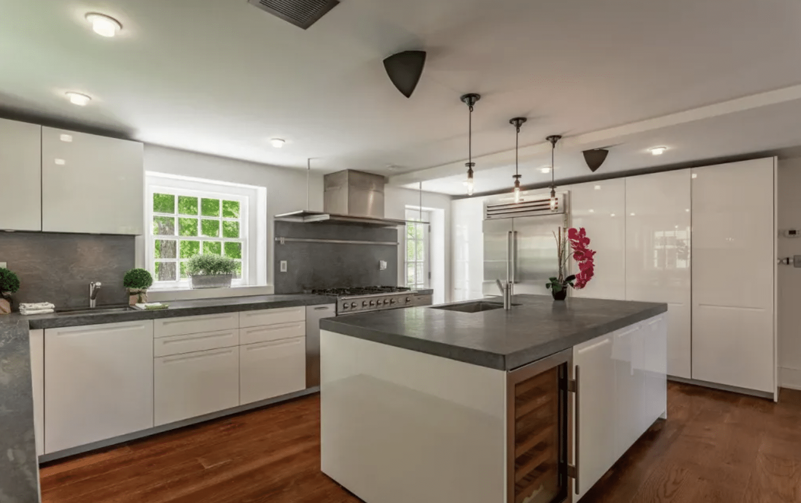 A Glimpse into Bradley Cooper's Home and Properties - Opple House