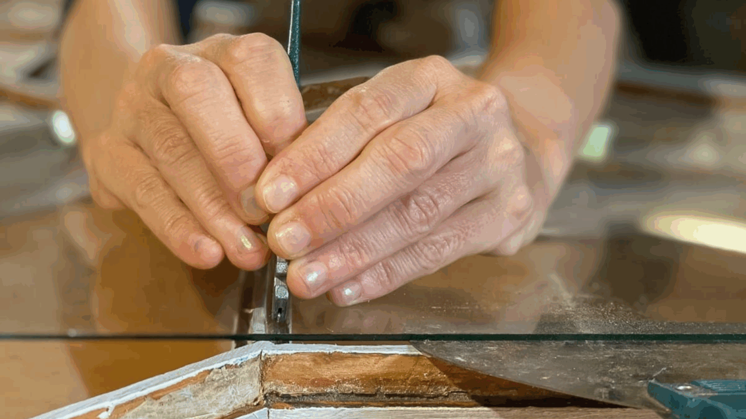 How to Cut a Mirror at Home? - Opple House