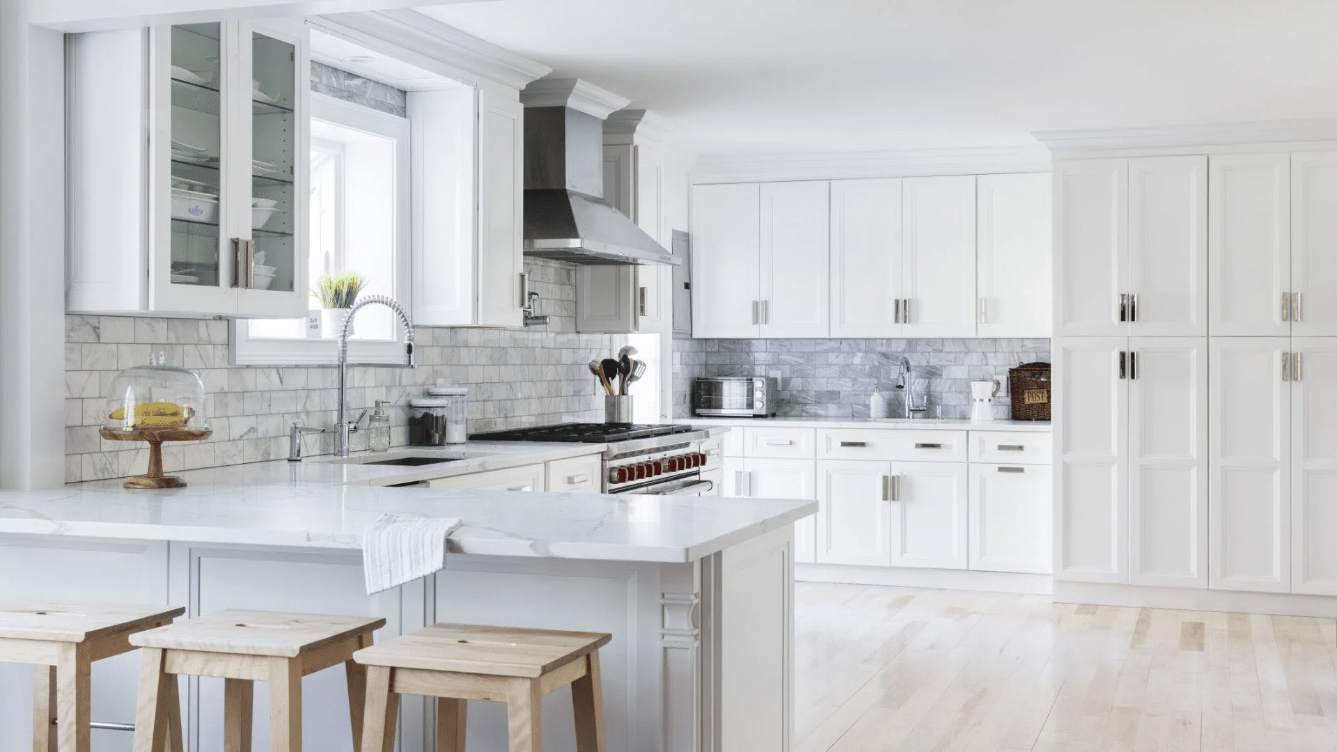Kitchen Peninsula vs Island: Which Is Right for You? - Opple House