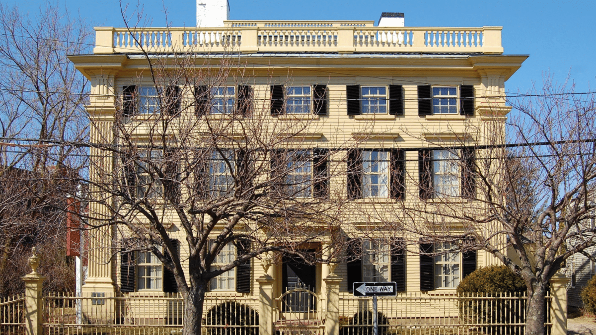 Federal Style House: History, Features, & Famous Examples - Opple House