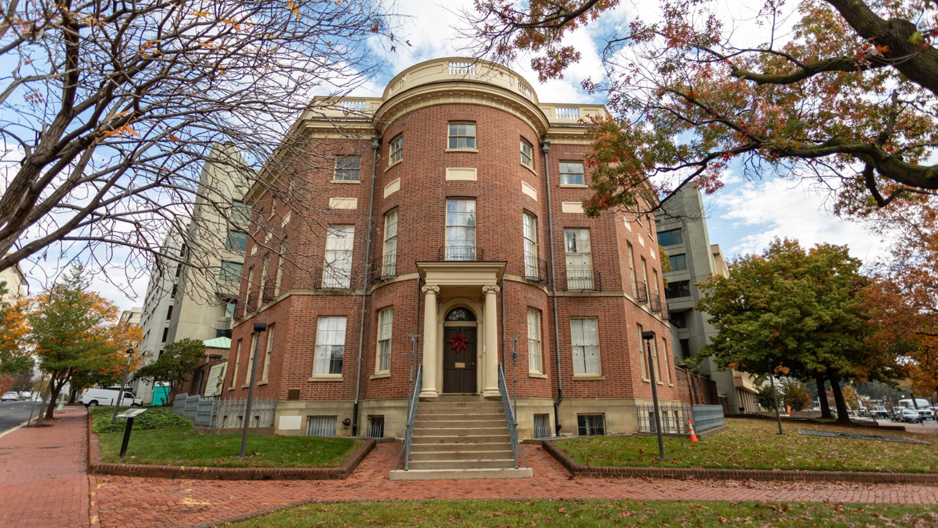 Federal Style House: History, Features, & Famous Examples - Opple House