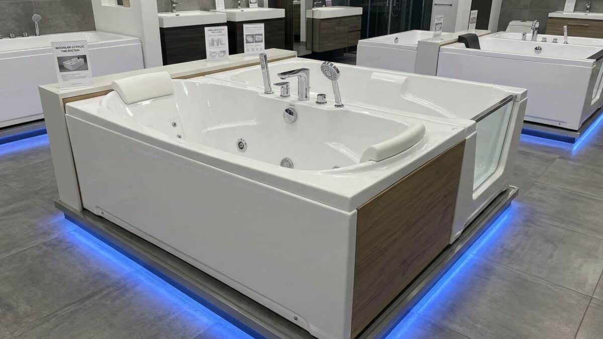 Acrylic vs Fiberglass Tub: Key Differences - Opple House